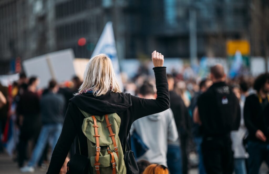 La. town amends march ordinance, settles suit with protest group | The ...