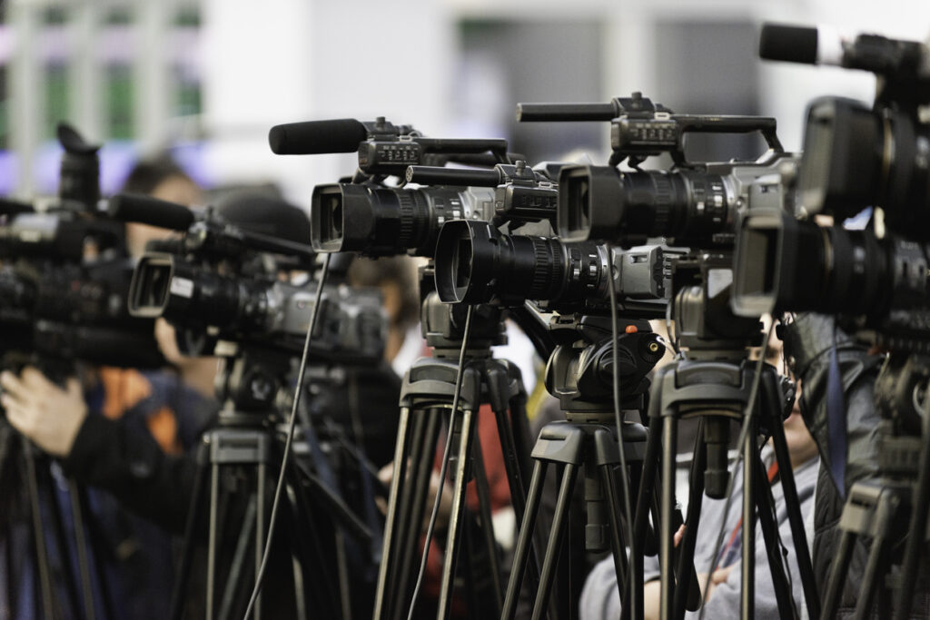 Neutral news sources could exploit today's polarized mediascape to ...